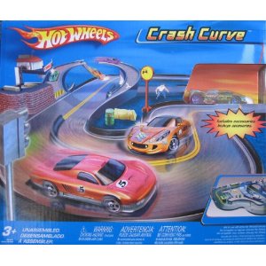 HOT WHEELS TRACK SET: Hot Wheels Crash Curve Playset w Race Car (2005)