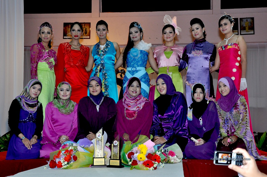 Fotografi merakam sejarah: Majlis peragaan fesyen dan pakaian di Dewan ...
