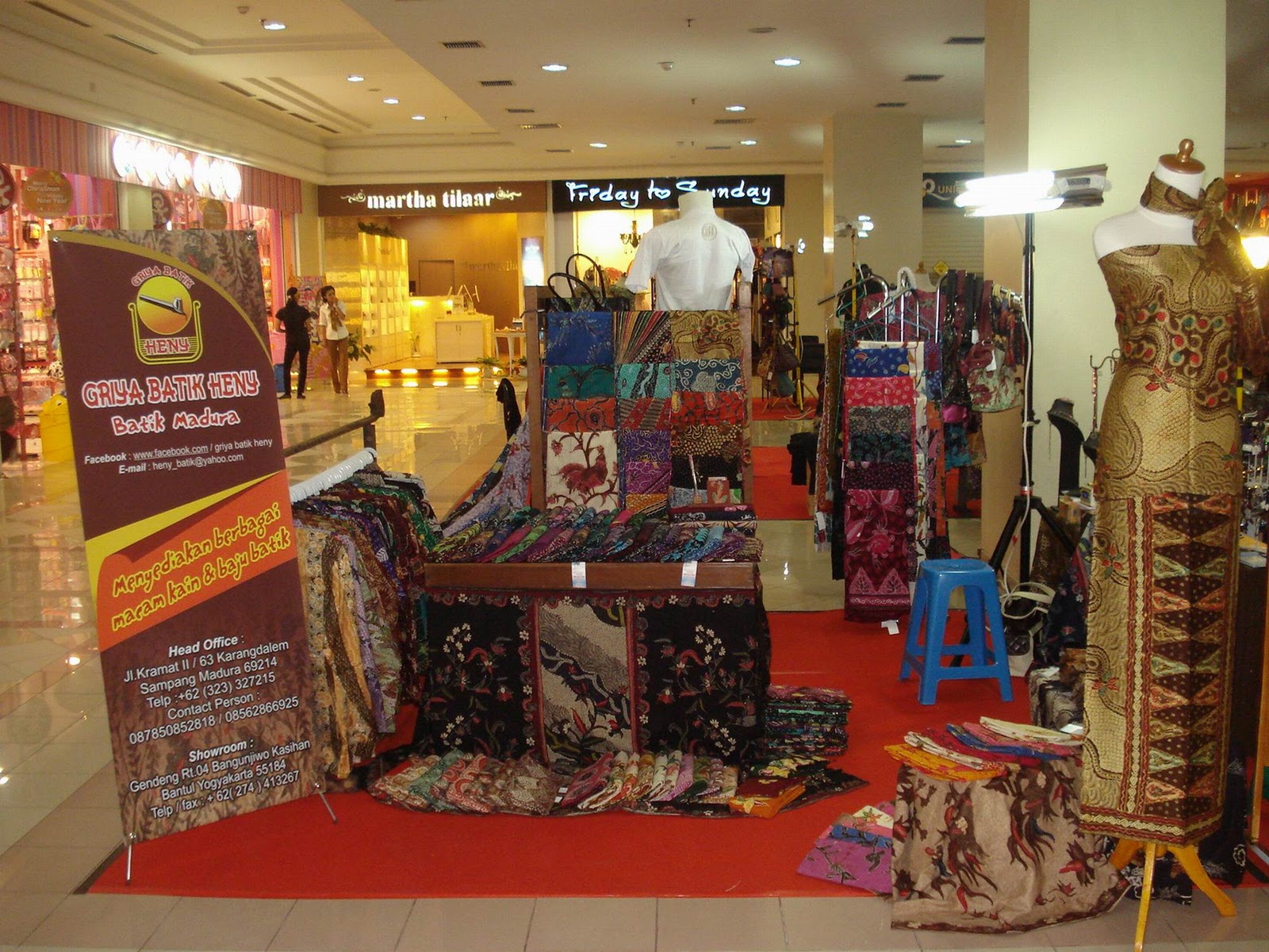 Griya Batik Heny: Stand pameran batik di Plaza ambarukmo Jogjakarta