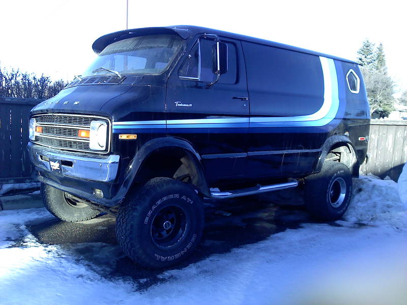 my 70s retro van (1975 Dodge Tadesman 4x4)