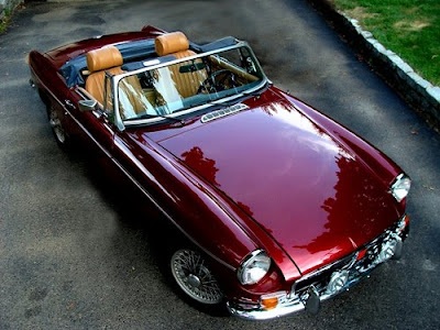 A Following Sea: Triumph TR4 vs. MG MGB