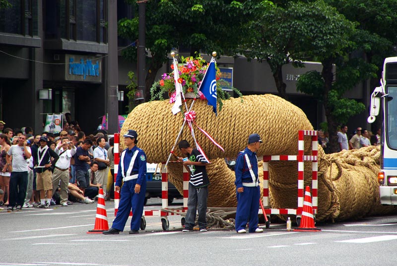 Ryukyu Life: Okinawa's Guinness Tug-O-War: The Rope (Photos)