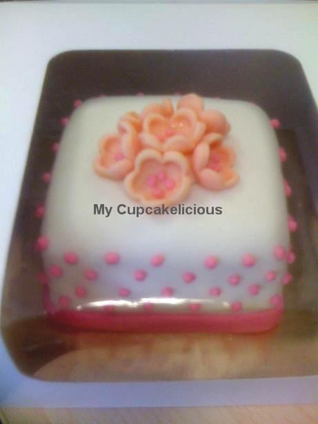 My Cupcakelicious: Miniature Fondant Cakes