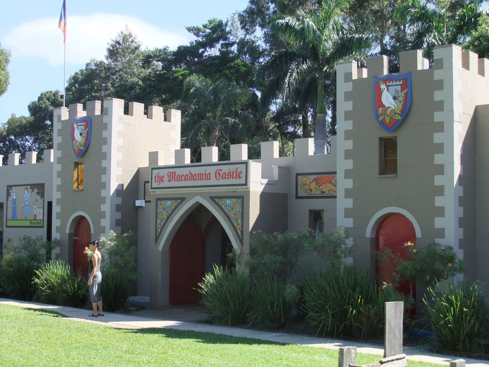 Mookah: Holidays.....The Macadamia Castle!