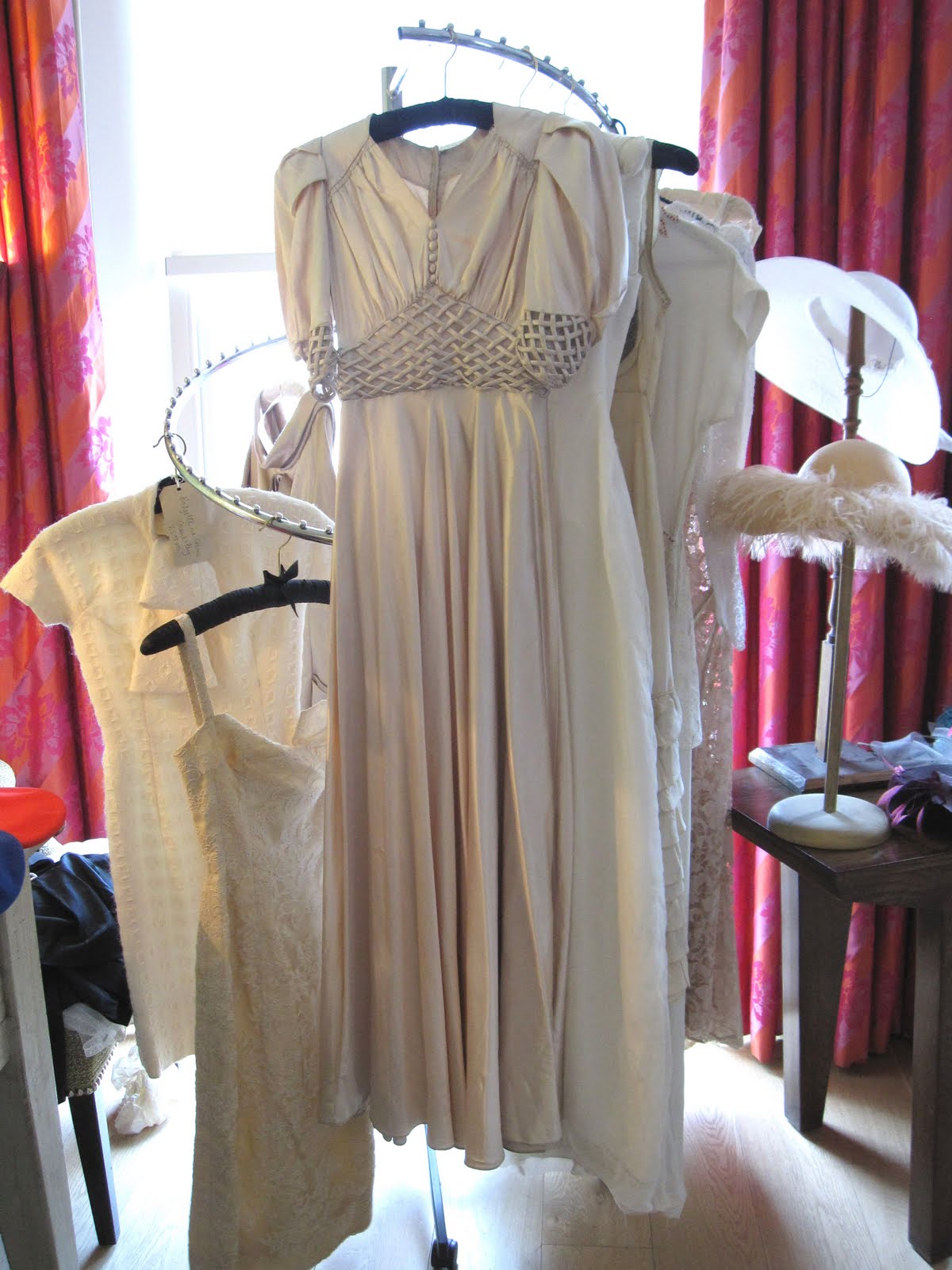 My Vintage Vows: Vintage wedding dresses: Ooh La La! Vintage