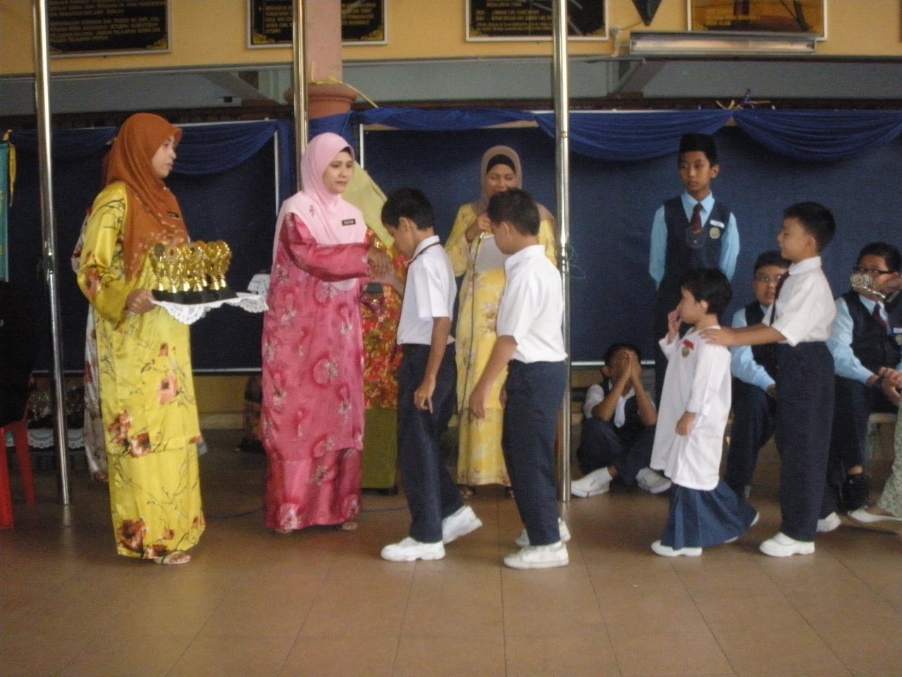 SK RAJA MUDA,SEKSYEN 4,SHAH ALAM: MAJLIS PENYAMPAIAN HADIAH UNTUK ...