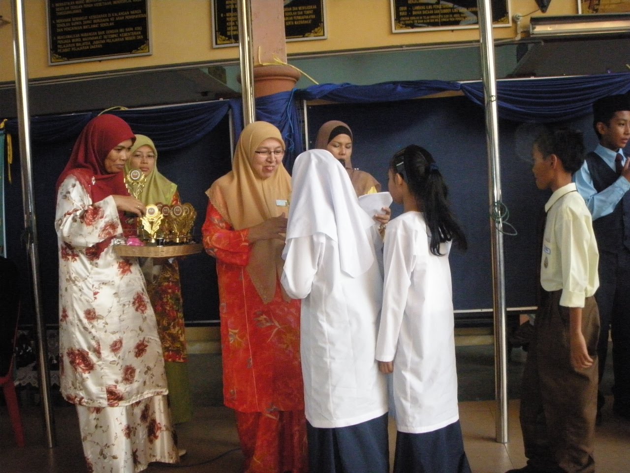 SK RAJA MUDA,SEKSYEN 4,SHAH ALAM: MAJLIS PENYAMPAIAN HADIAH UNTUK ...