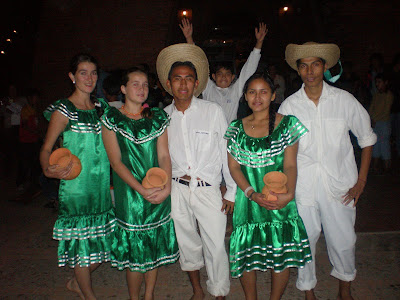 JOVENES MISIONEROS: Danza de lunita camba que nunca bailamos