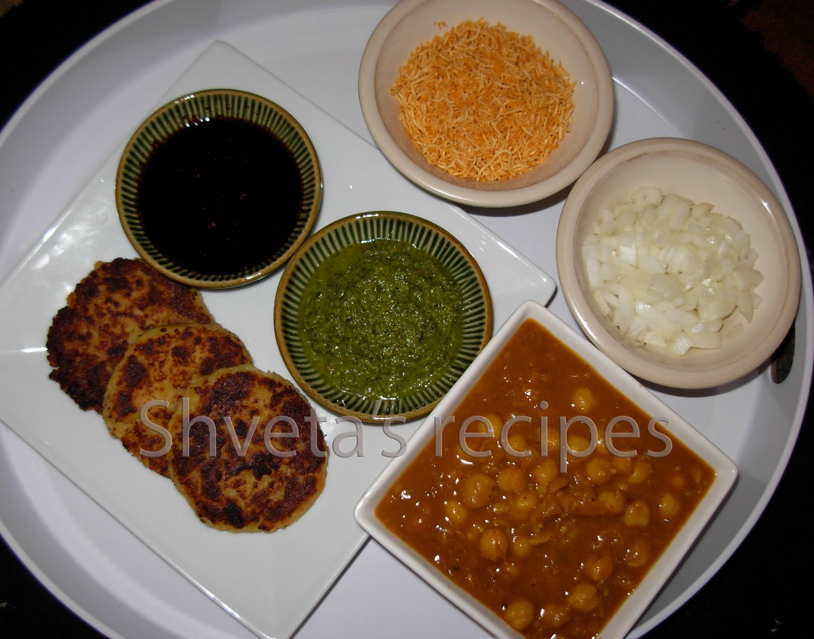 Shveta's Recipes: Chole tikki: An utimate Chaat