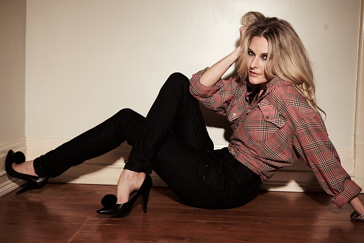 From The Horse's Mouth: Rising Nashville singer/songwriter Elizabeth ...