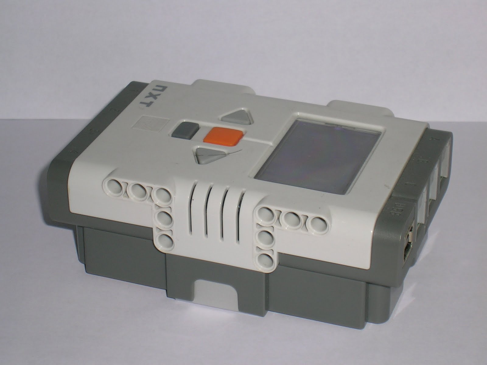 Lego Mindstorms and Technics Scene in Malaysia: Sneak peek of the NXT ...