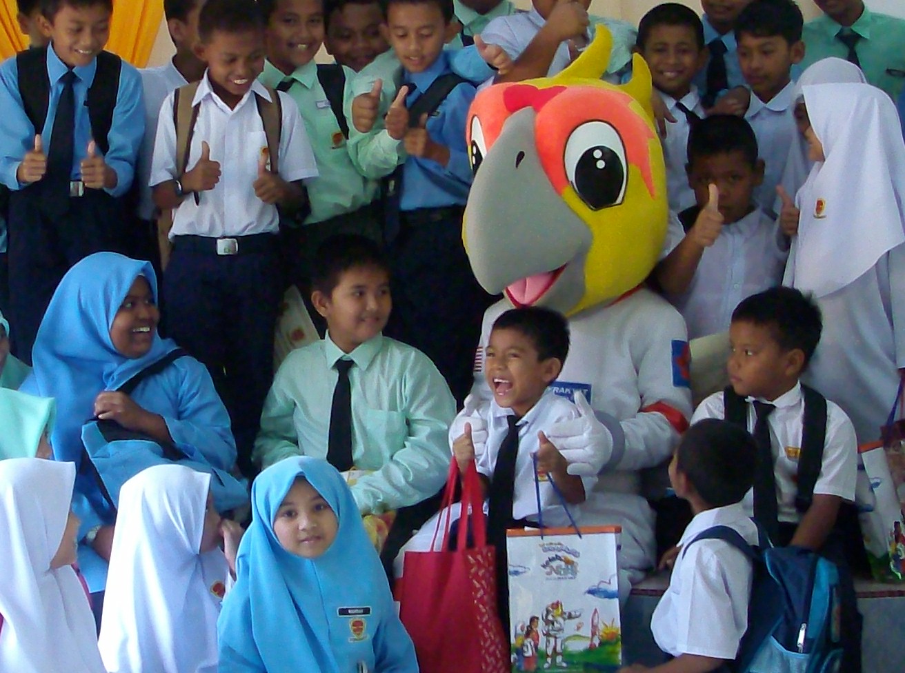 manlaksam....setalam batu seraup emas: Budak-budak Semantan Ulu terima ...
