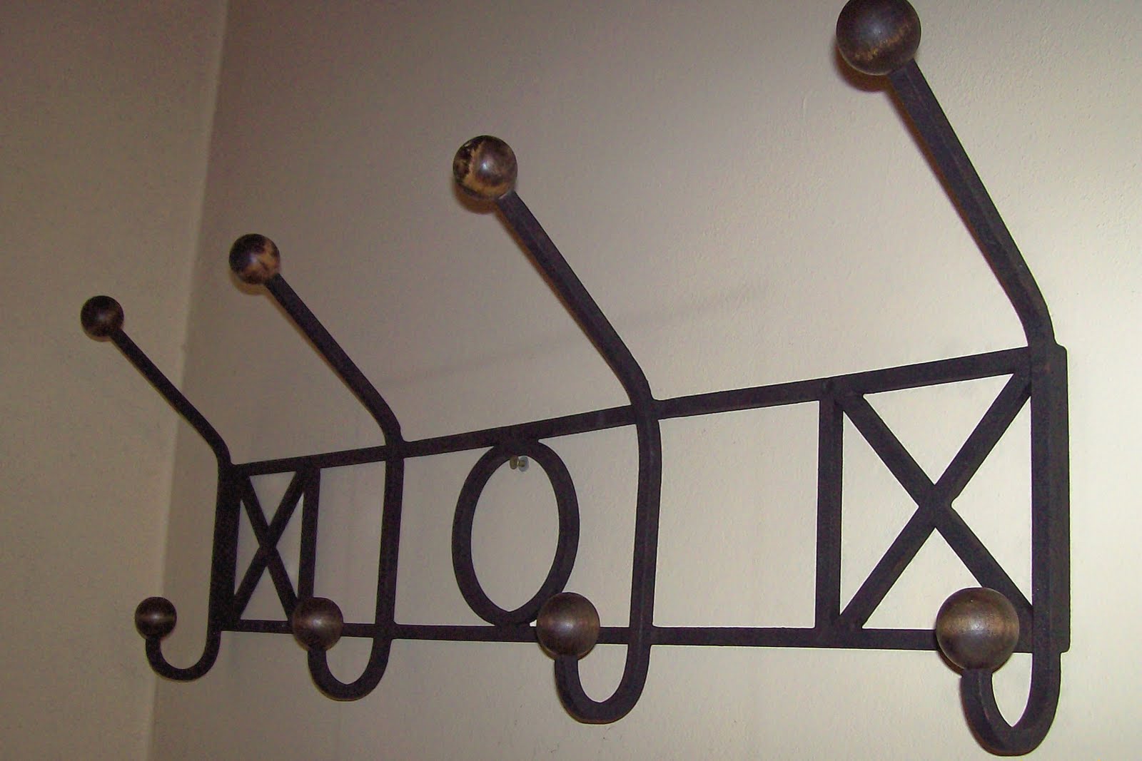 enhierroymadera: Perchero de hierro