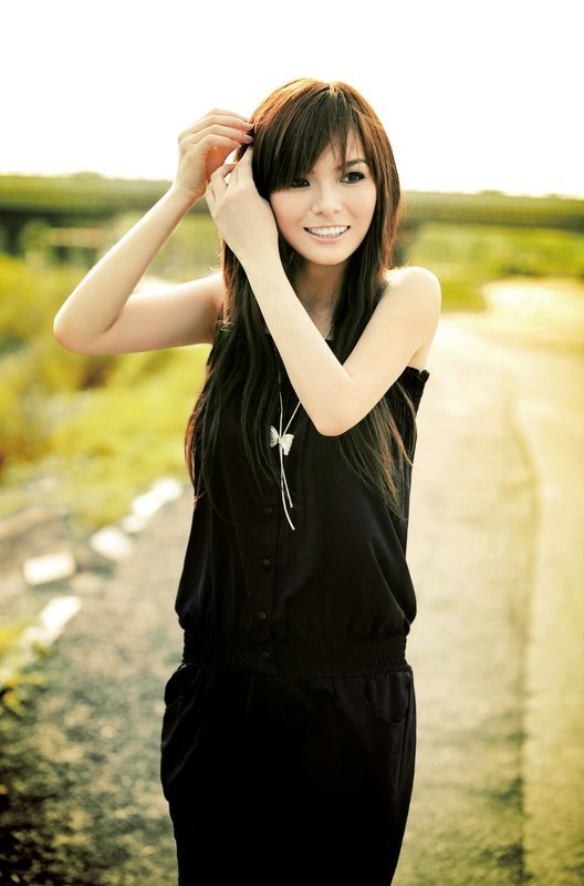 bahamas: Biography and gallery Wang Ruoyi (王若伊)