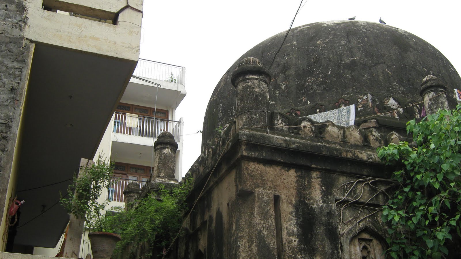Chasing History: unknown monument in munirka village