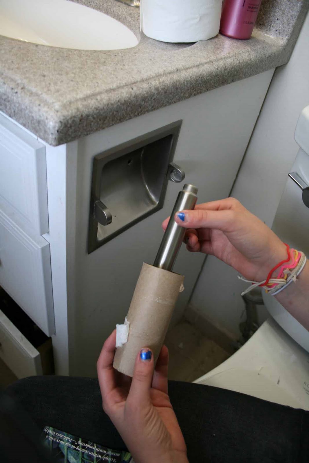 A Day at a Time: Dummies' Guide to Toilet Paper Etiquette