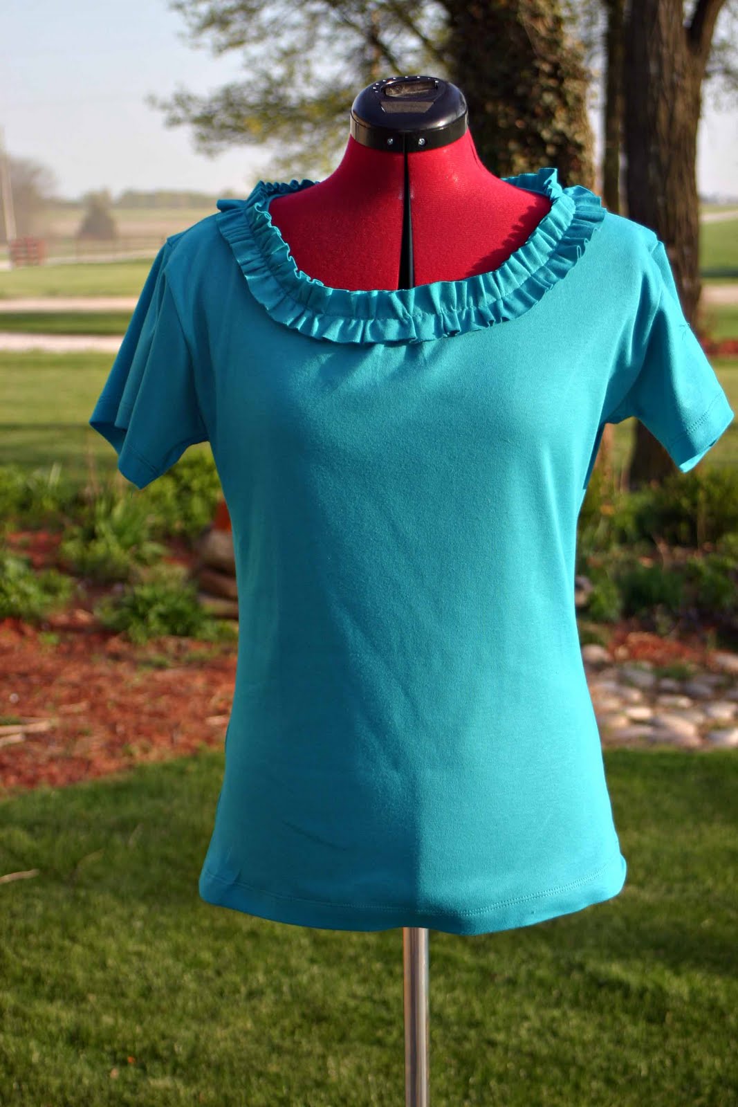 Girls in the Garden: Simplicity 4076 with Ruffle neck