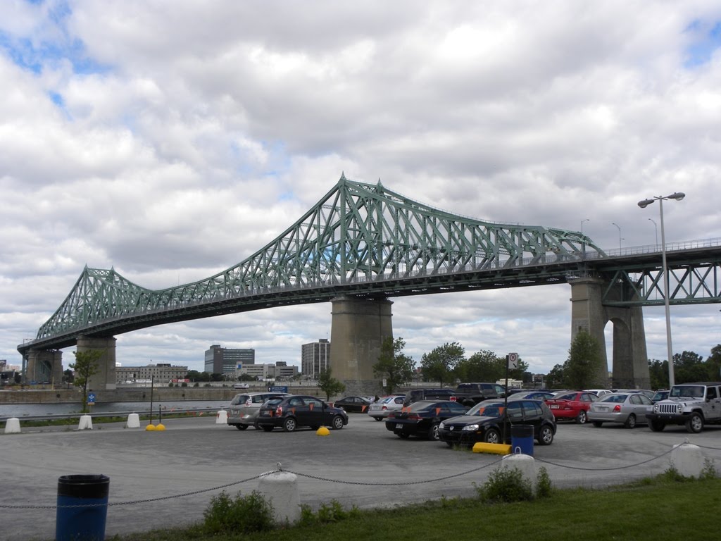 Exotic Travel Destinations: Six Flags La Ronde, Montréal