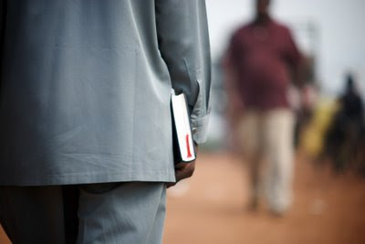 How Do You Carry Your Bible? - Homiléō