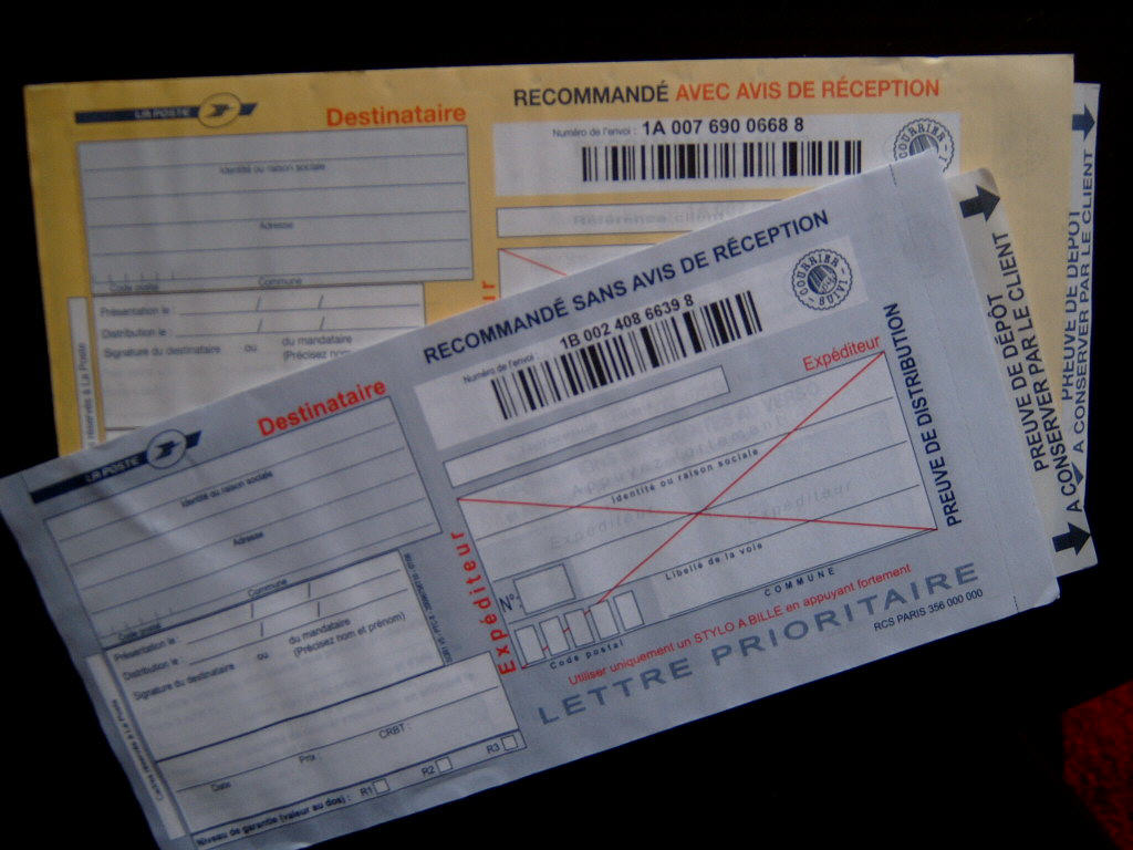 Relocation to France made easy: Sending a registered letter in France