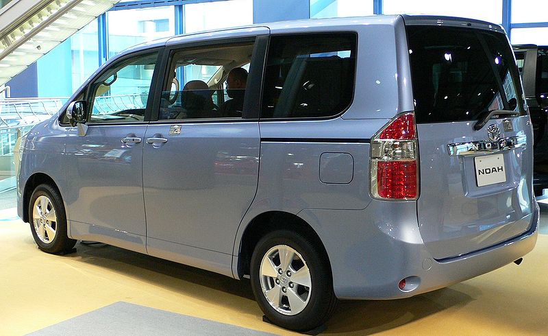 yakijanja.com: TOYOTA NOAH: KWA FAMILIA BORA