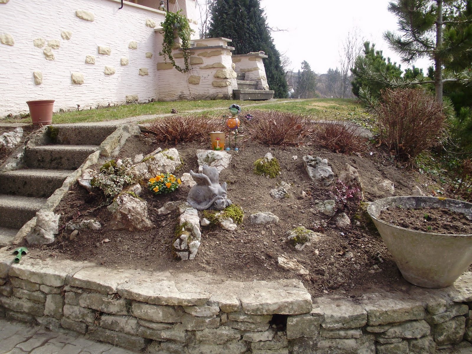 Le Bois Joli: Commencement de la rocaille