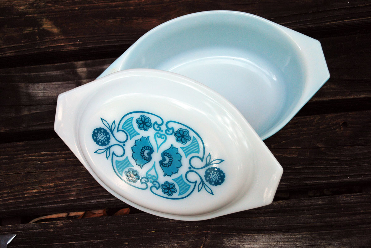 junk2funk: Vintage Pyrex Casserole Dish