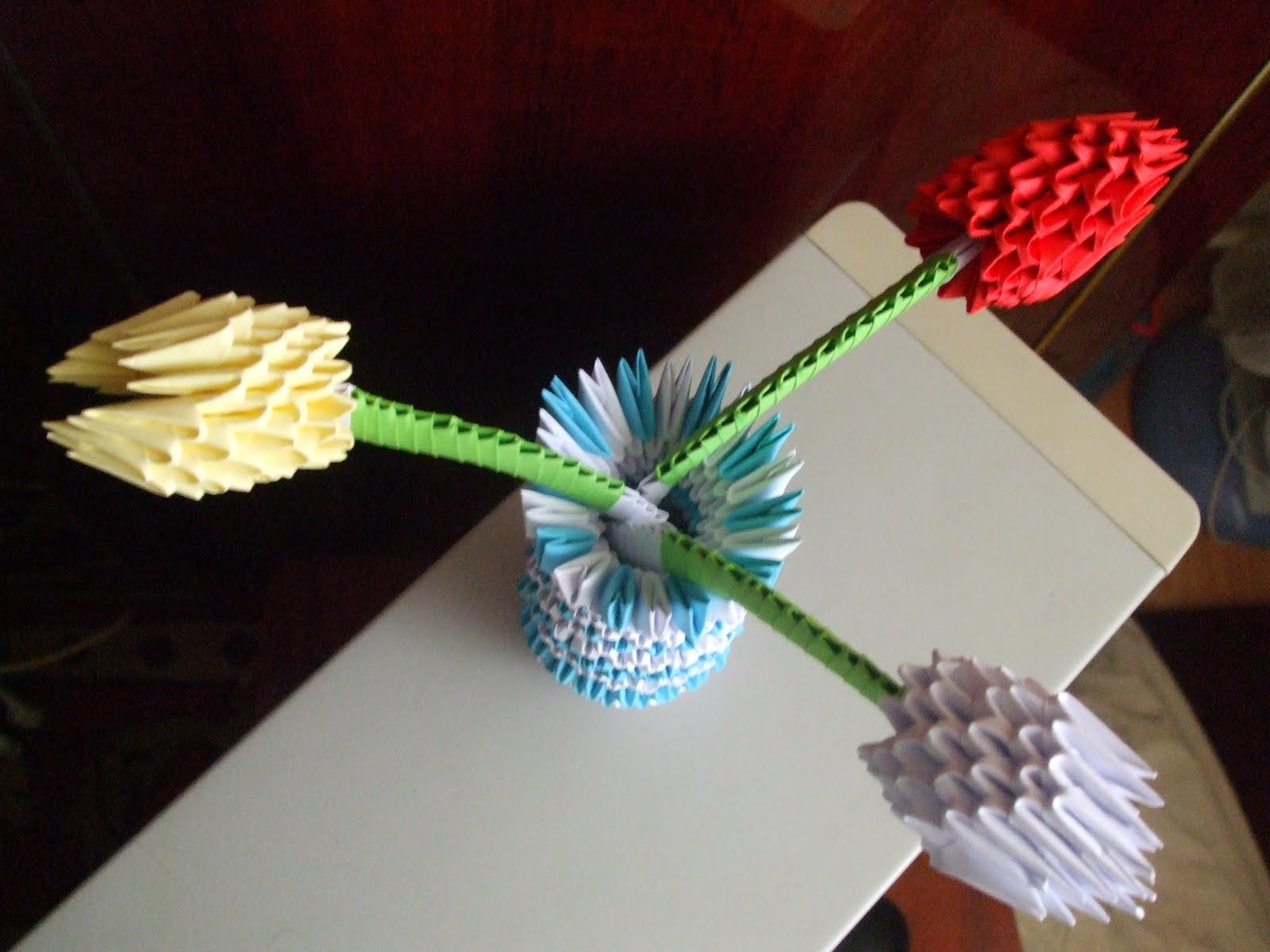 NEWwordNEWpeople: vaza cu lalele din hartie.origami.http://www.aukro.ro ...