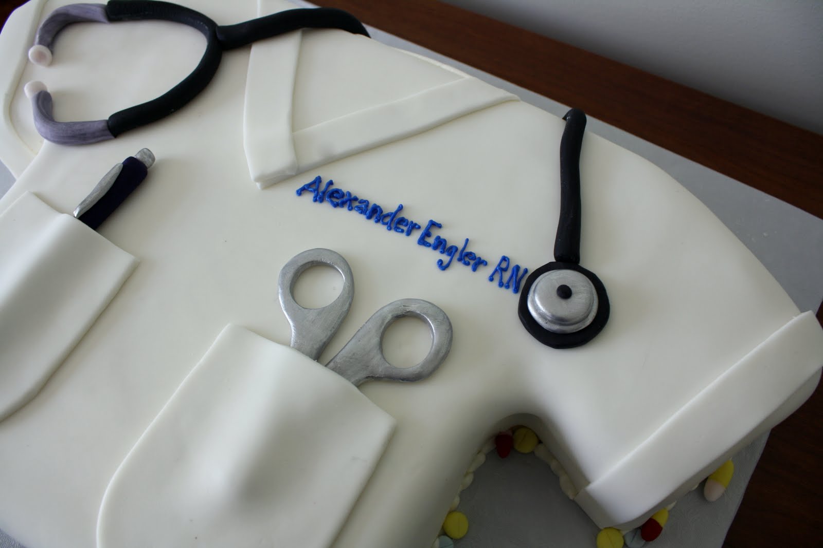 Claudine: Doctor/Nurse Scrubs Cake