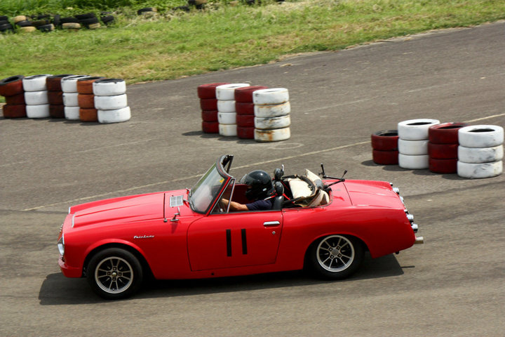 Vintage Race at the Subic International Raceway - Datsun Roadster Forum ...