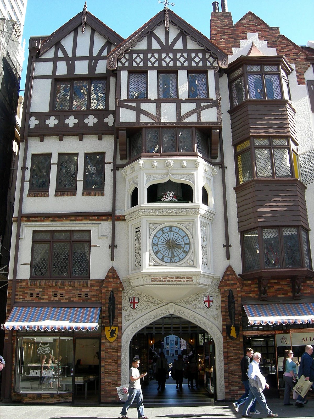 The Travelling Teapot: London Court