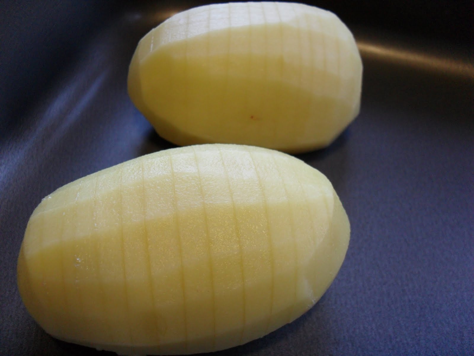 Holy macaroni!: Hasselbackpoteter med revet parmesan