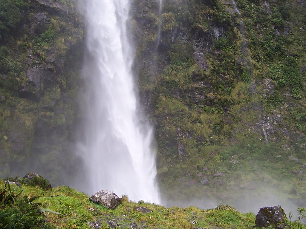 SEE WORLD HERE: SUTHERLAND FALLS OF NEW ZEALAND