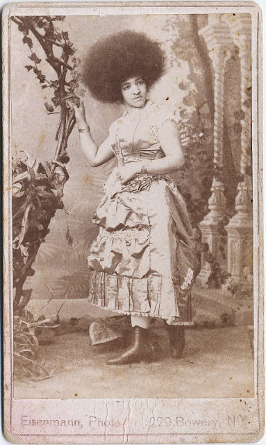 DZTURBIN B.HAVIOR INC.: FEATURED LOOK: "THE AFRO"