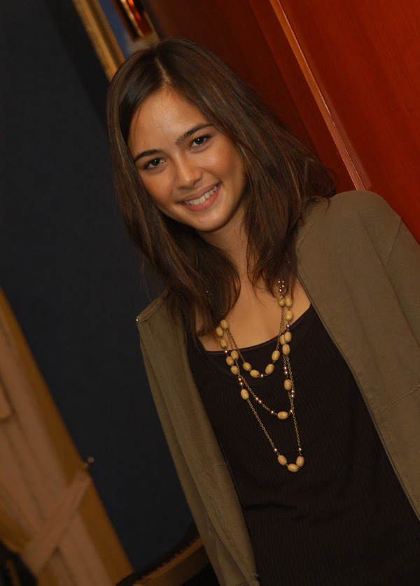 Indonesian Celebrities | Sexy Artist Picture and Gallery