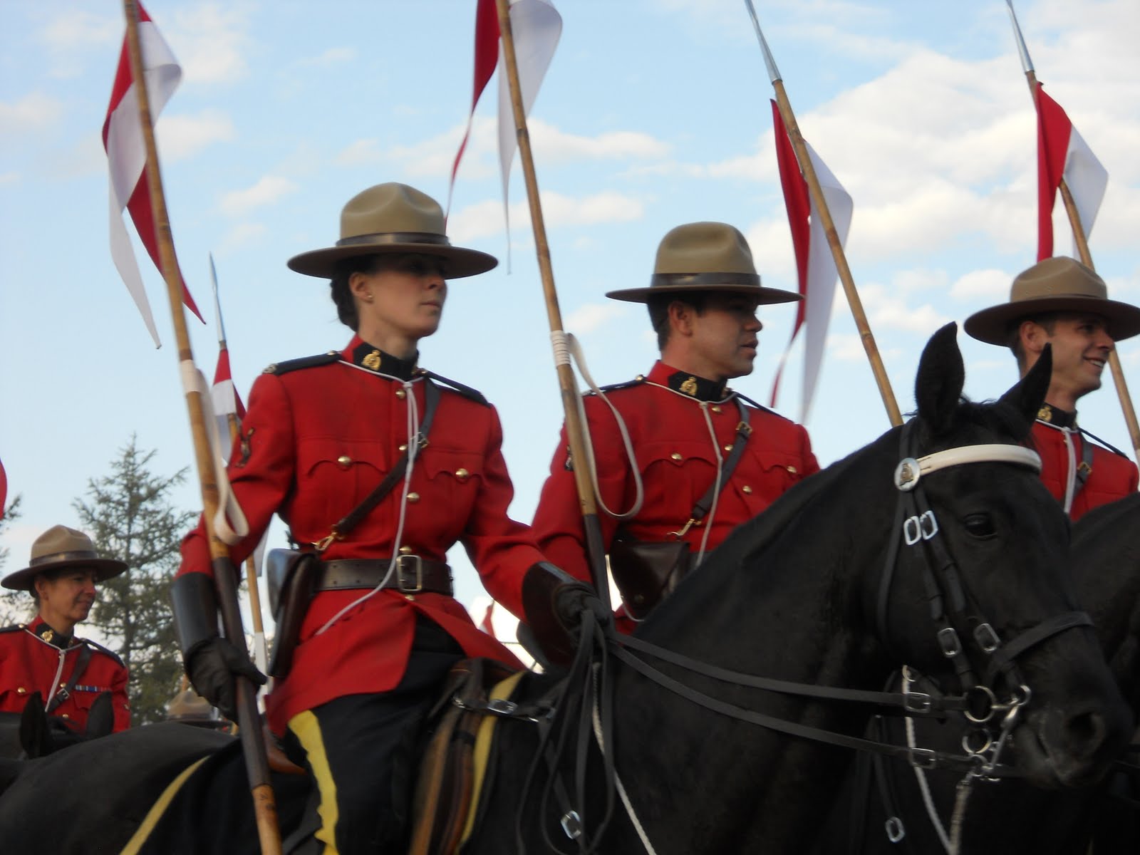 LOVESMUKIWA: Thursday Thirteen: RCMP musical ride