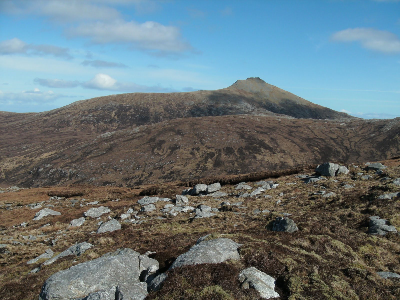 Cottages Scotland: Peat cutting Beinn Mhor South Uist
