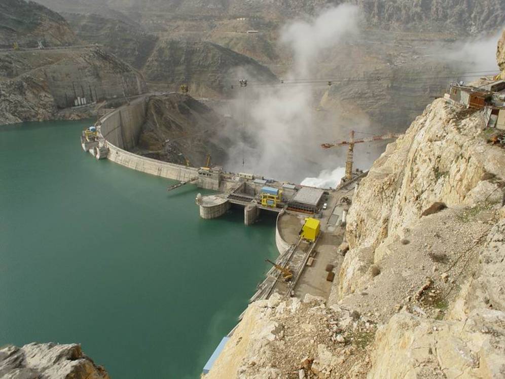 Amazing Photos: Gigantic Dam in Iran