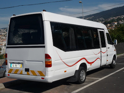 Buses from various cities in the world.: Mini-autocarro turístico Mercedes