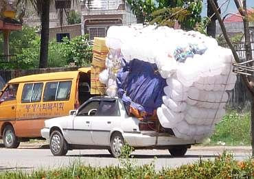 Cars & Vehicles Overloaded With Stuff ~ Now That's Nifty