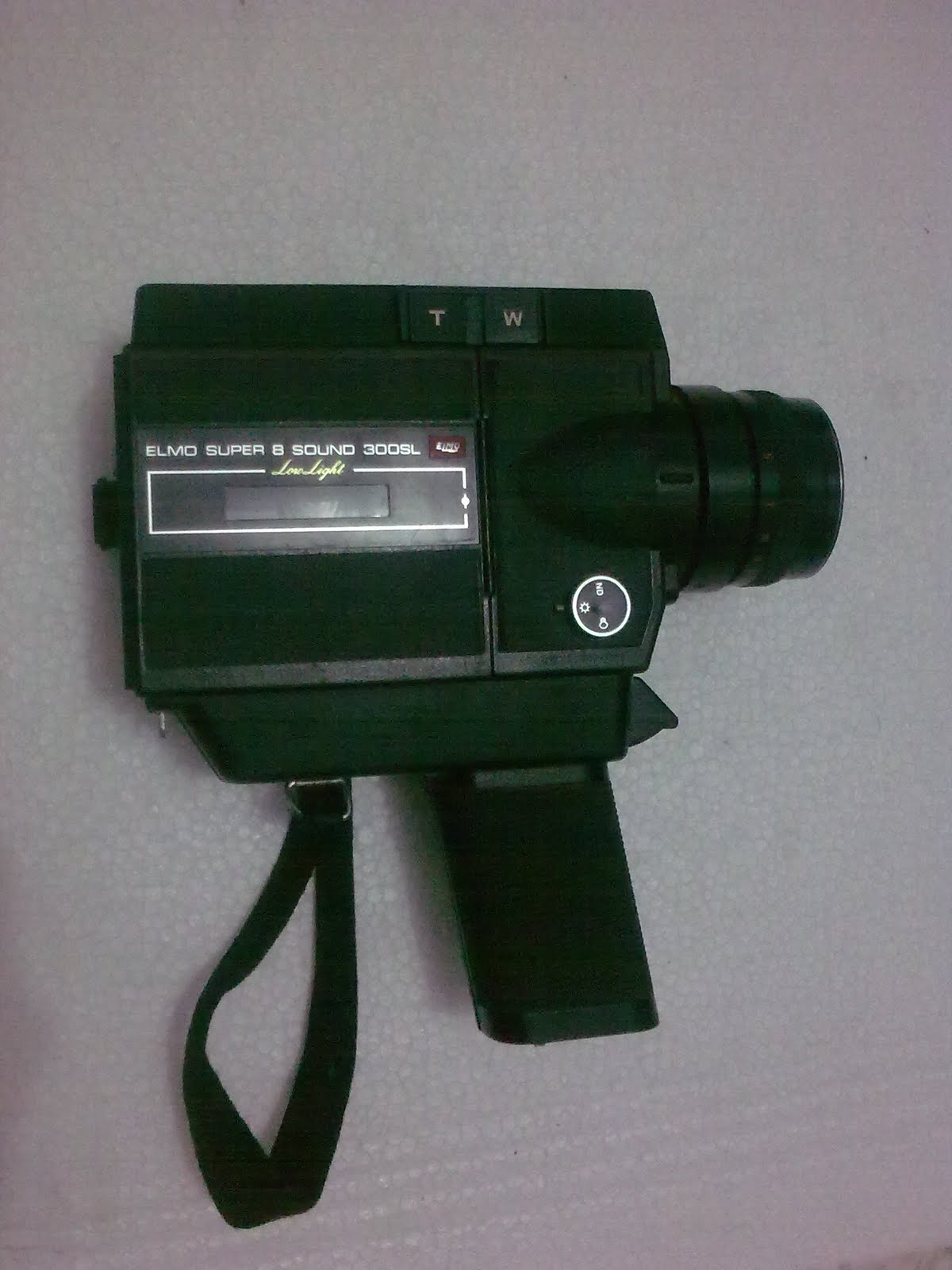 Djejak Masa: ELMO 300SL MOVIE CAMERA 8MM