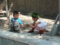 HACIENDO POPO NIÑOS - Imagui