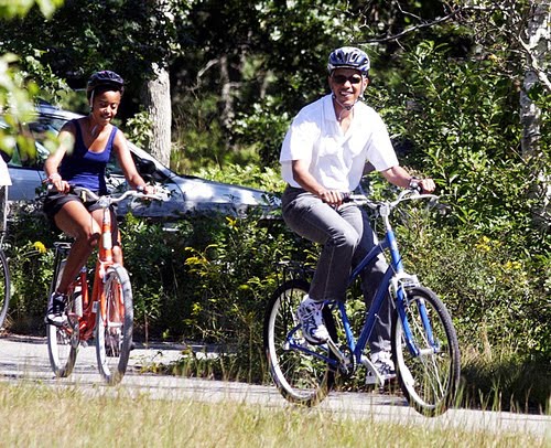 Totally Legit: IS BARACK OBAMA RIDING A GIRLS BIKE???
