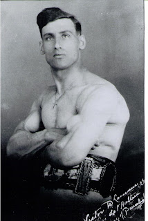 L'homme fort Victor DeLamarre