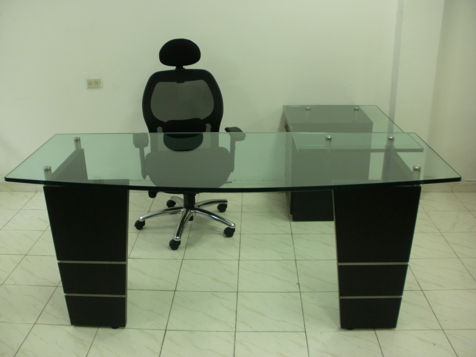 ESCRITORIOS EN CRISTAL
