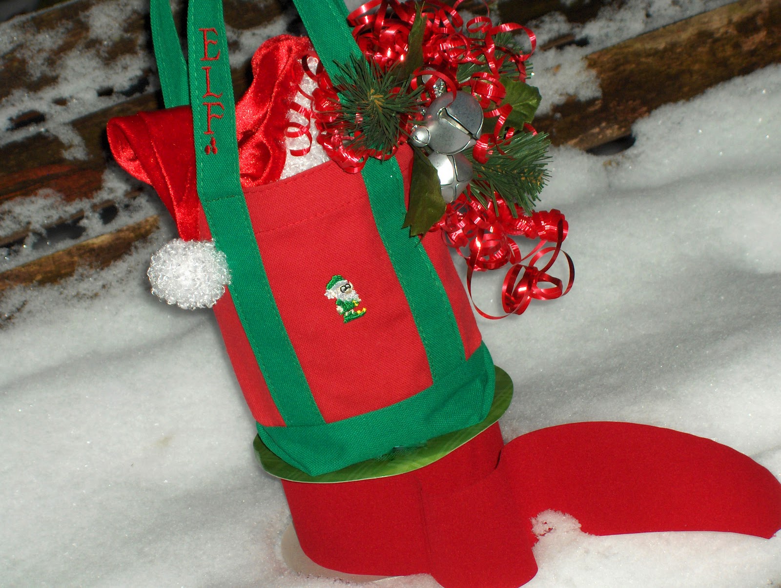 Stitchfork Designs: Christmas elves...