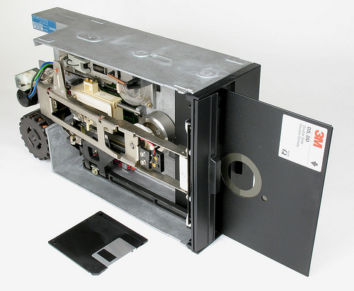 Componentes internos de una PC.: FLOPPY