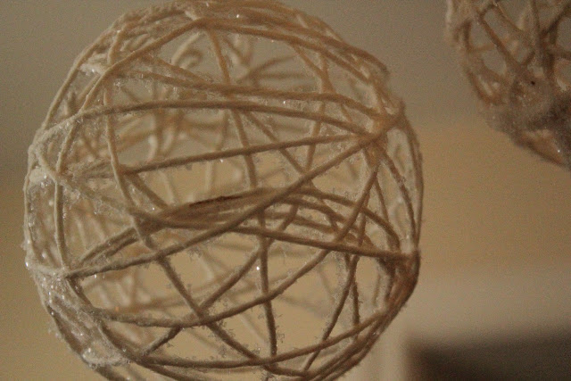 Tots and Bottoms: Yarn Snowballs - Tutorial