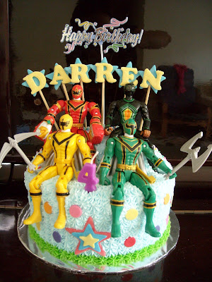 Cupcake Divinity: Power Ranger theme cake (Figurines provided by customer)