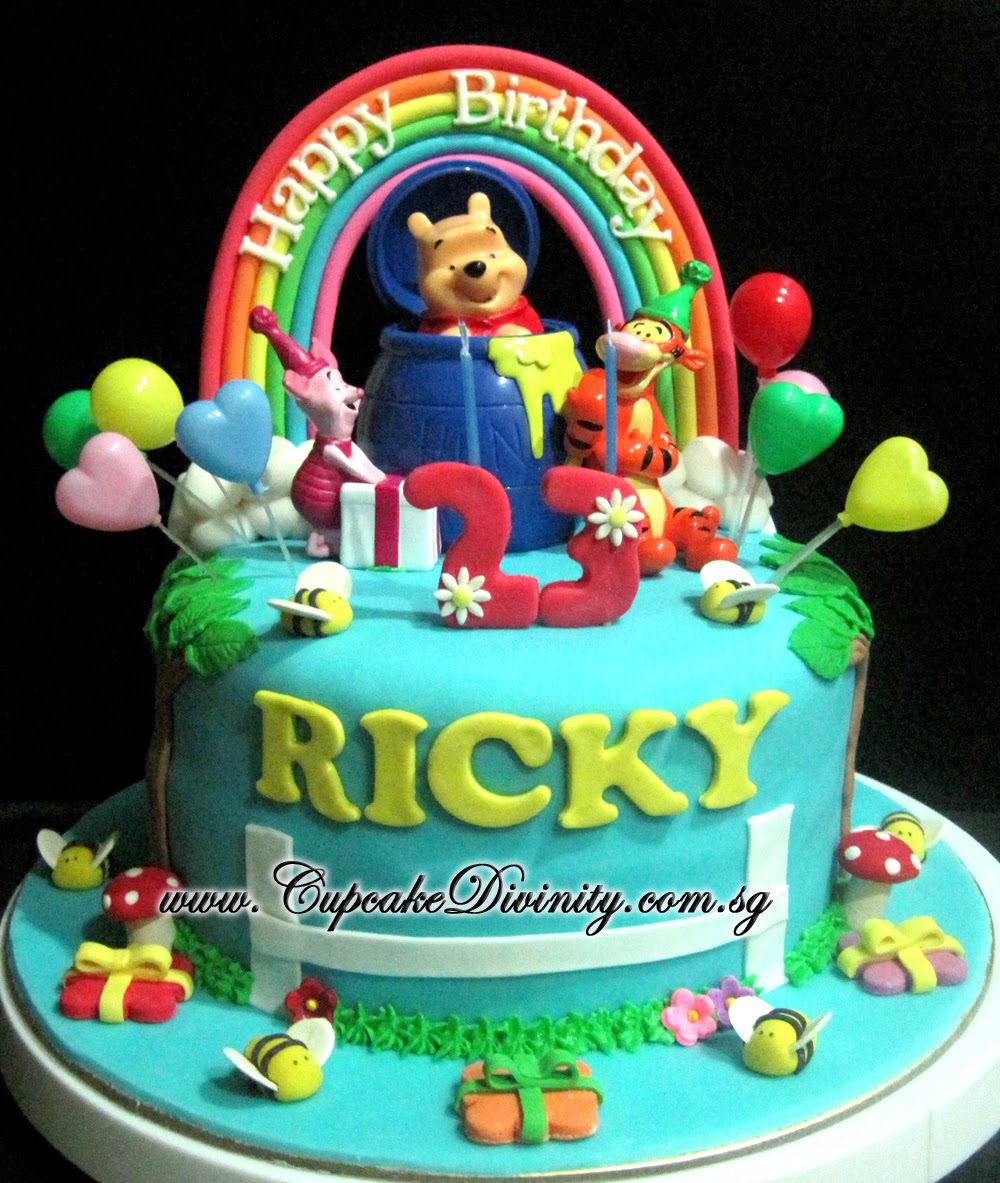 Cupcake Divinity: Pooh & friends with Ricky Fondant Cake